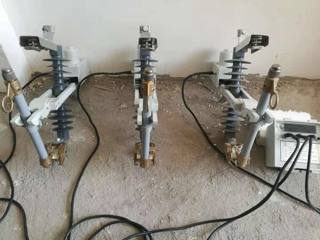 12KV Dropout Fuse Cutout Wirelessly By GPRS , Pole Mounted Fuse Cutout ...